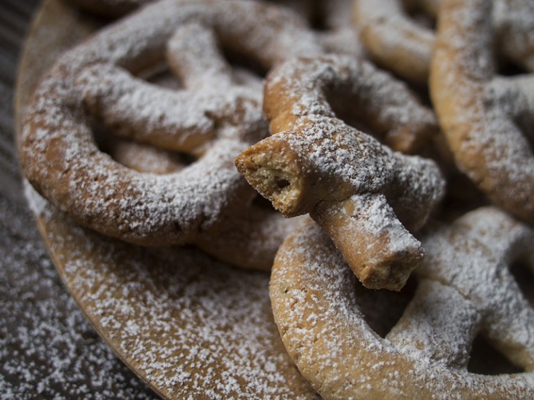 Kuchnia gdańska: precle cukrowe z migdałami : Nerdy Cookin